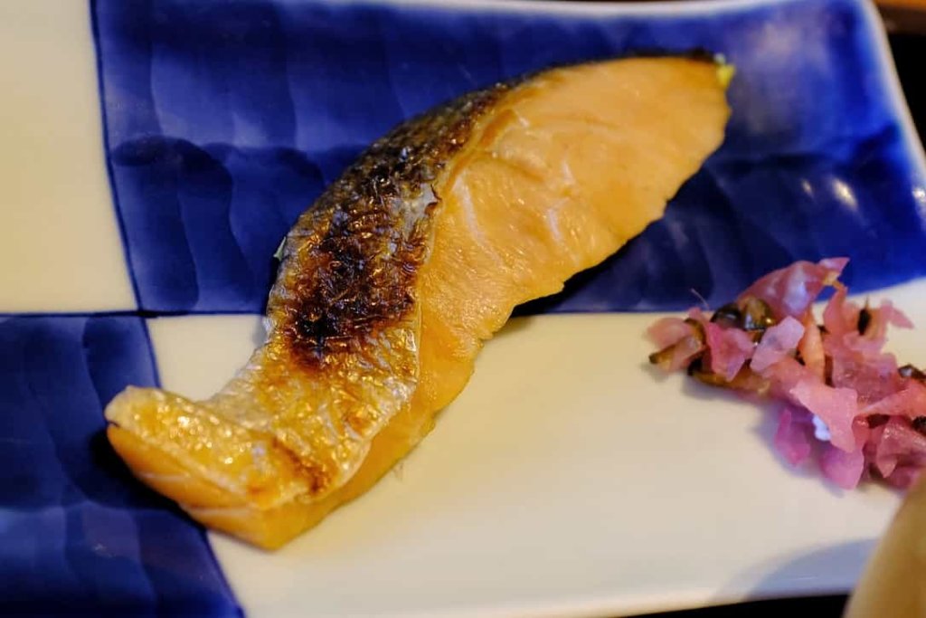 【築地本願寺カフェTsumugiレビュー】18品の朝ごはんは整理券必須の大人気メニュー！ - もぐパラ